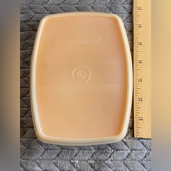Tupperware | Kitchen | Vintage Tupperware Divided Contanier 834 Bottom ...